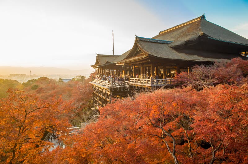 Templo de Kiyomizu-dera fotografía editorial. Imagen de antigüedad ...