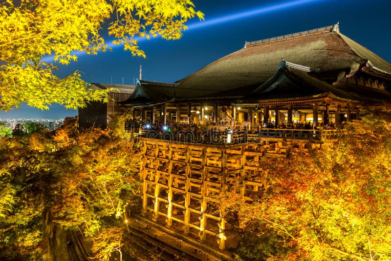 Templo de Kiyomizu-dera imagen de archivo. Imagen de oscuridad - 64703063