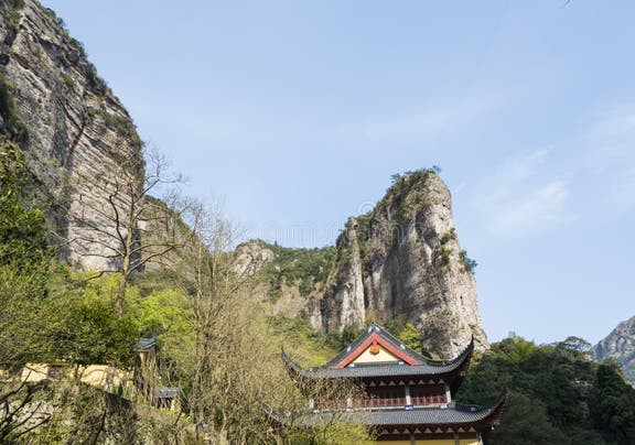 Templo de Lingyan imagen de archivo. Imagen de rocas - 71451913