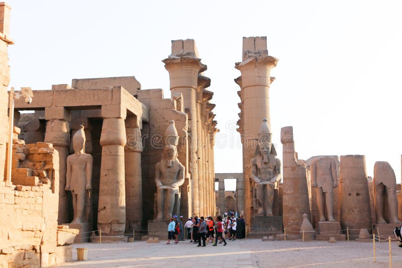 Templo de Luxor - Egito foto de stock editorial. Imagem de senhora ...