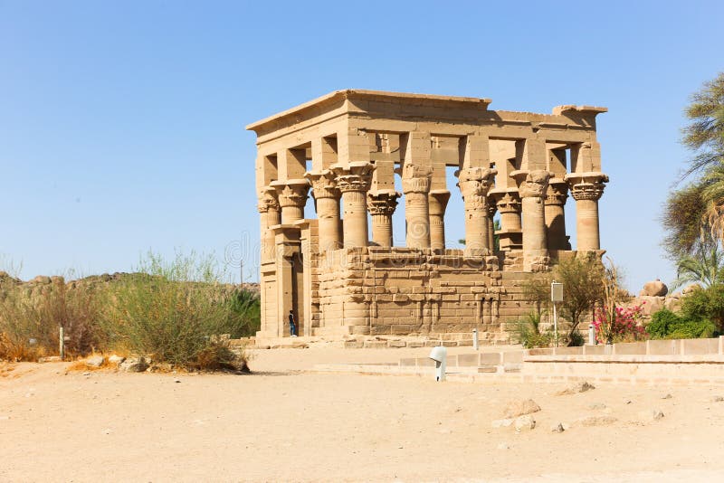 Templo de Philae, Egipto imagen de archivo editorial. Imagen de columna ...