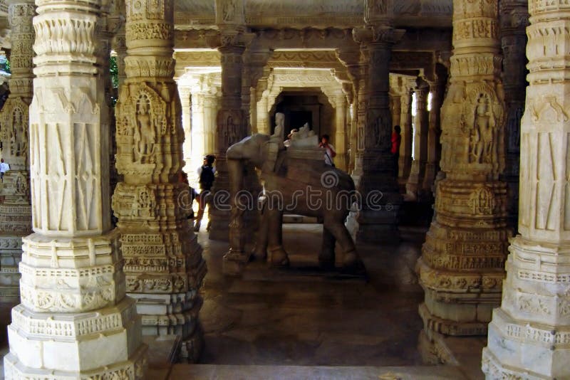 Templo de Ranakpur imagen de archivo editorial. Imagen de pilares ...