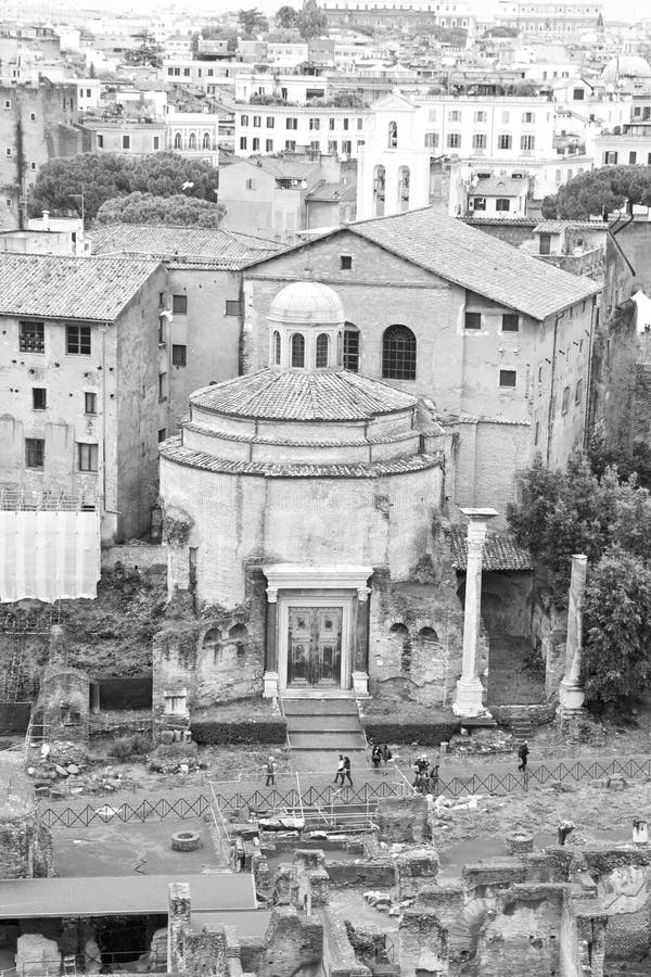 Templo De Romulus. Roma, Italia. Foto de archivo - Imagen de romano ...
