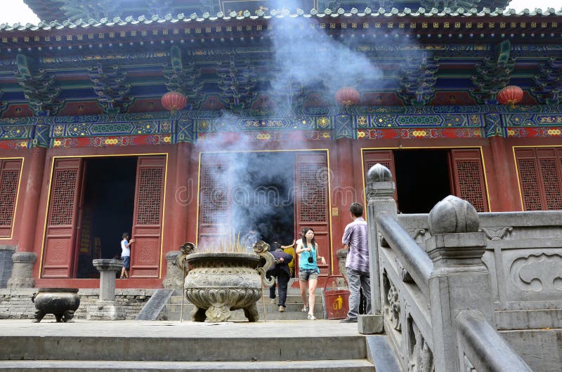 Templo de Shaolin imagen editorial. Imagen de vela, recorrido - 21083360
