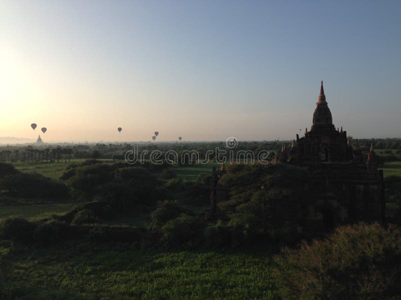 Templo de Taung Guni imagen de archivo. Imagen de templo - 73842483