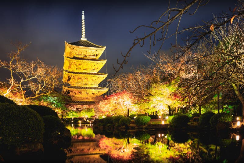 Templo de Toji foto de archivo. Imagen de oscuro, torre - 99819412