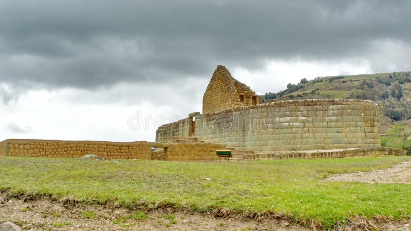 Templo do sol em ingapirca imagem de stock. Imagem de parque - 180843121