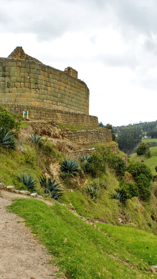 Templo do sol em ingapirca foto de stock. Imagem de pedra - 180843556