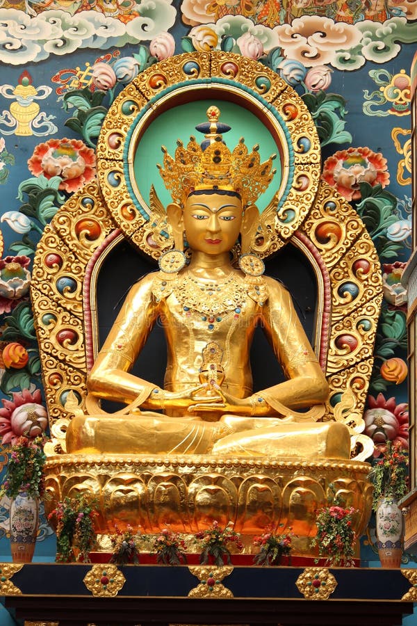 Templo Dourado Tibetano Coorg Da Buda Foto Editorial - Imagem de ouro ...
