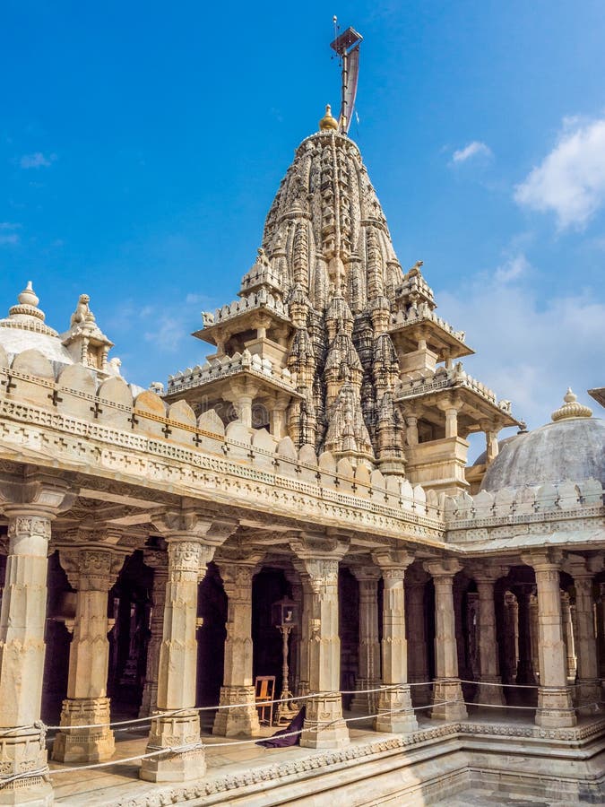 Templo Jain de Ranakpur foto de archivo. Imagen de cielo - 85388342