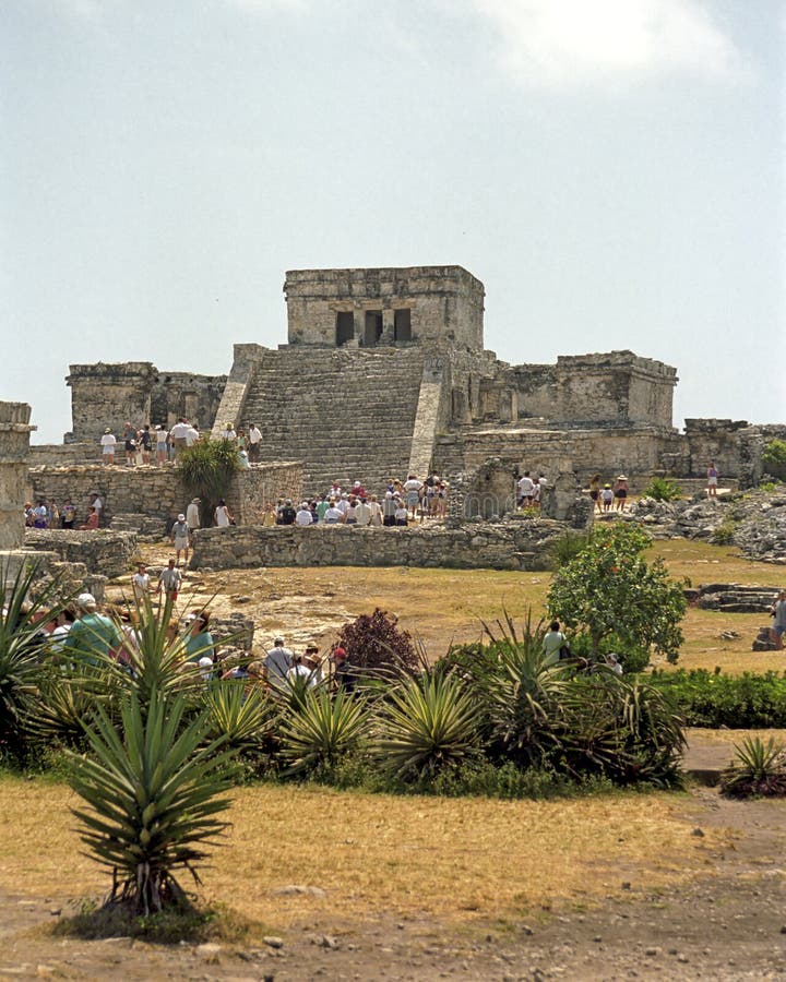 Templo maya @ Tulum imagen de archivo. Imagen de maya - 2076935