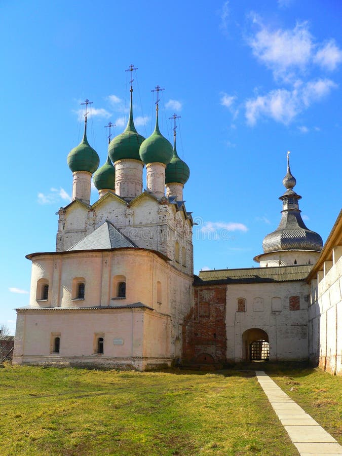 Templo ortodoxo foto de stock. Imagem de catedral, grama - 17632480