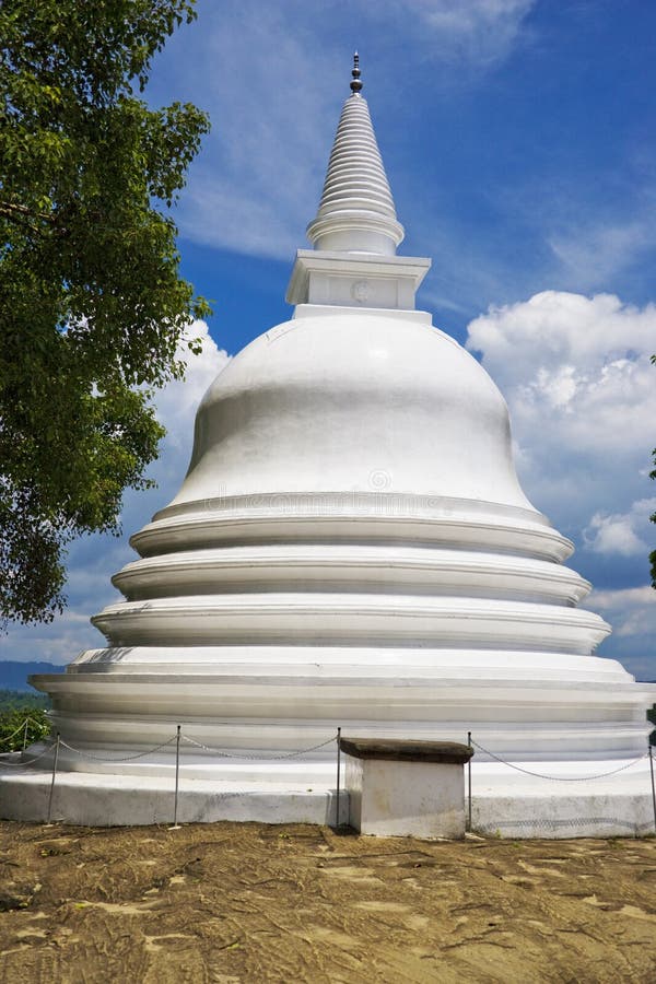 Templo Stupa, Sri Lanka De Lankathilaka Viharaya Imagen de archivo ...
