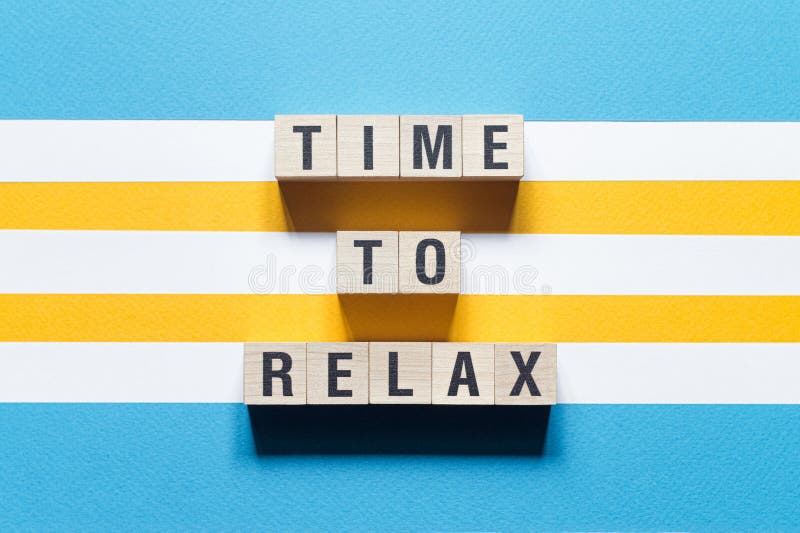 Tempo Para Relaxar O Conceito De Palavra Em Cubos Foto de Stock ...