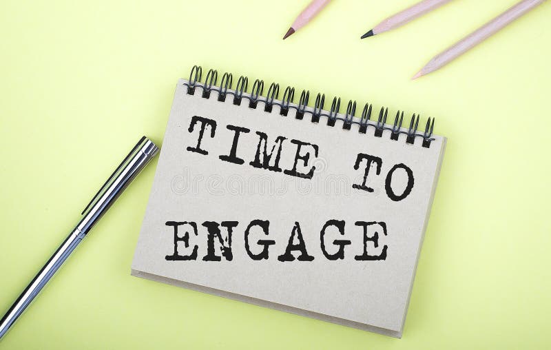 Temps D'engager Le Texte Sur Le Bloc-notes Avec Le Stylet Sur Fond ...