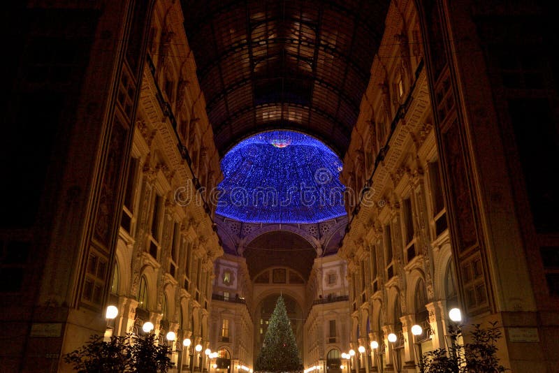 Milan - Marché de Noël image stock éditorial. Image du marché - 35878394