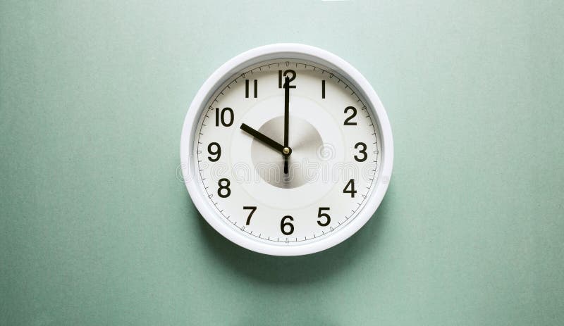Ten o`clock stock image. Image of dial, minute, wall - 88185651