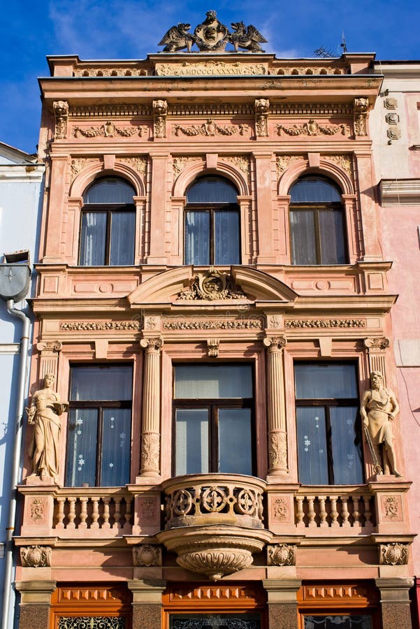 Tenement House with Statues Stock Photo - Image of market, building ...