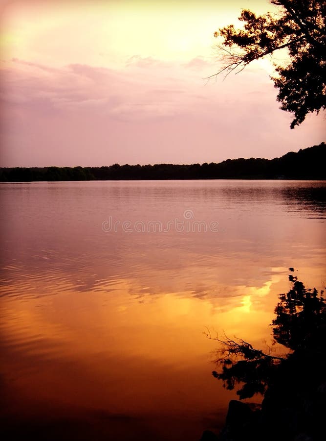 Tennessee Lake Reflecting Pink and Orange Sunset Stock Photo - Image of ...