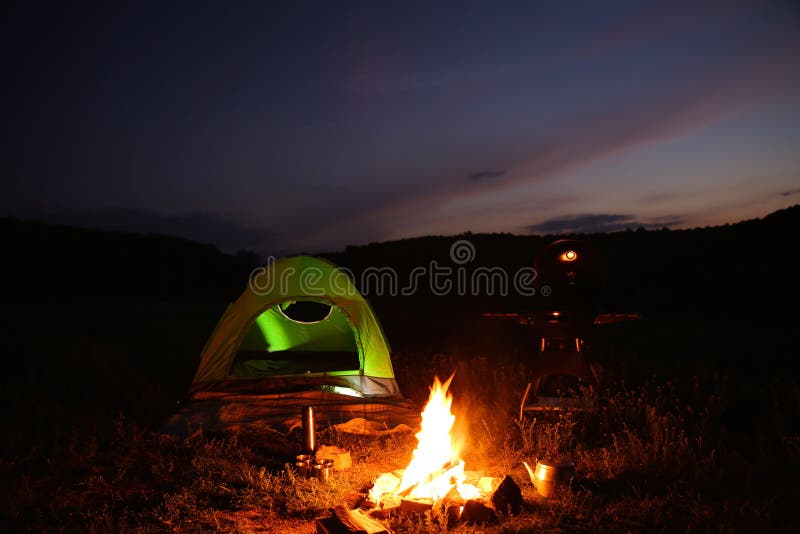 Petit feu image stock. Image du flamme, fumée, plage - 15257567