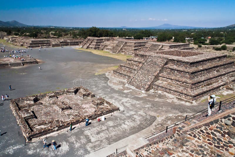 Pyramiden Auf Allee Der Toten, Teotihuacan, Mexiko Redaktionelles ...