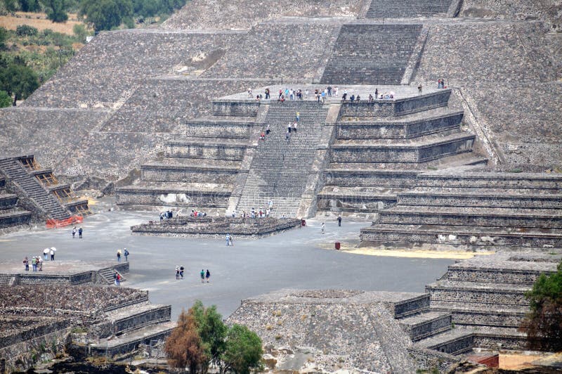 Pyramider I Mexico Den Arkeologiska Zonen Av Uxmal Arkivfoto - Bild av ...