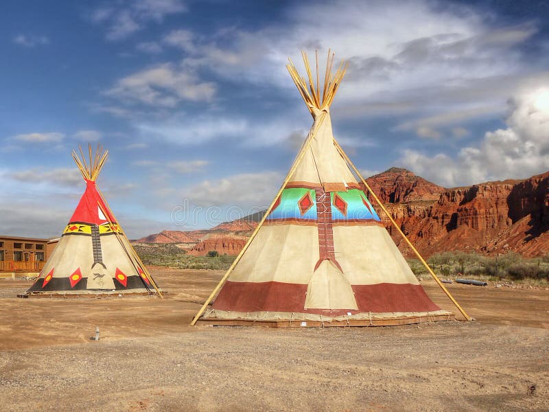 Tepee, Wigwam, Tende Indiane Immagine Stock Editoriale - Immagine di ...