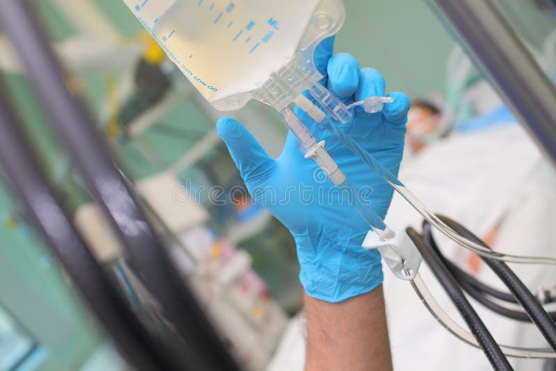 Terapia Intravenosa Al Paciente Imagen de archivo - Imagen de hospital ...