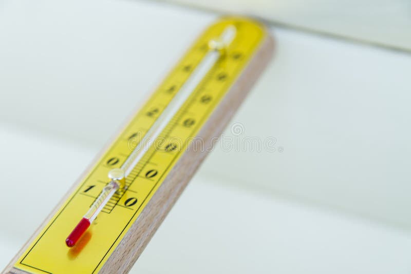 Termómetro Del Primer Que Muestra Temperatura Foto de archivo - Imagen ...