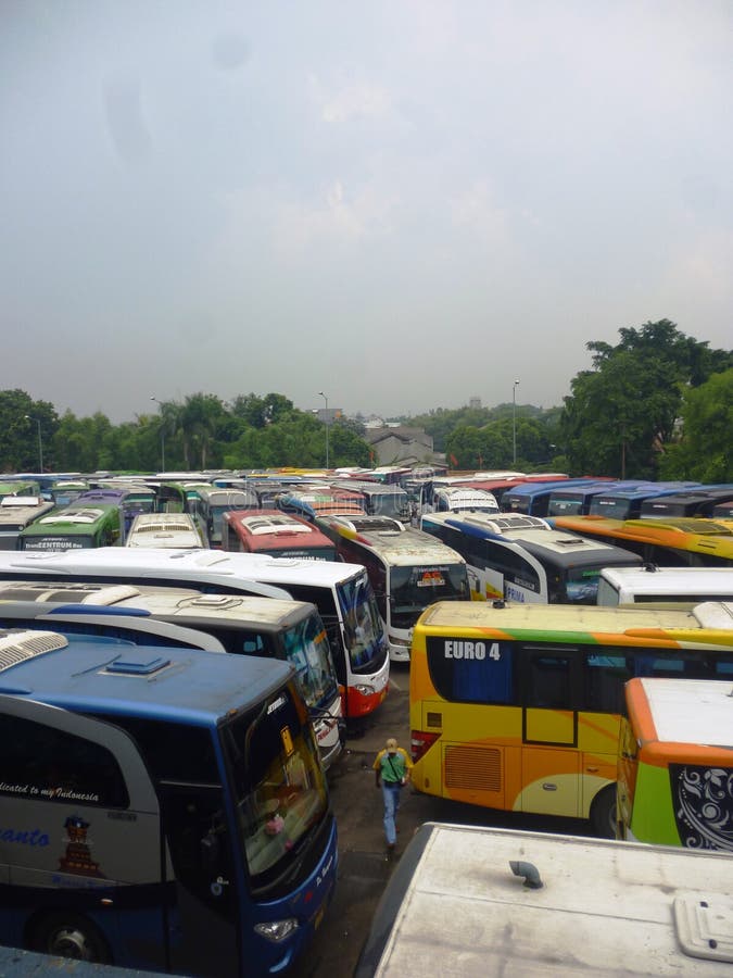 Terminal Del Bulus De Lebak Foto editorial - Imagen de megabuses ...