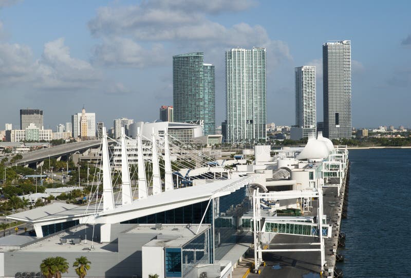 Terminal Del Puerto De Miami Foto de archivo - Imagen de acceso ...