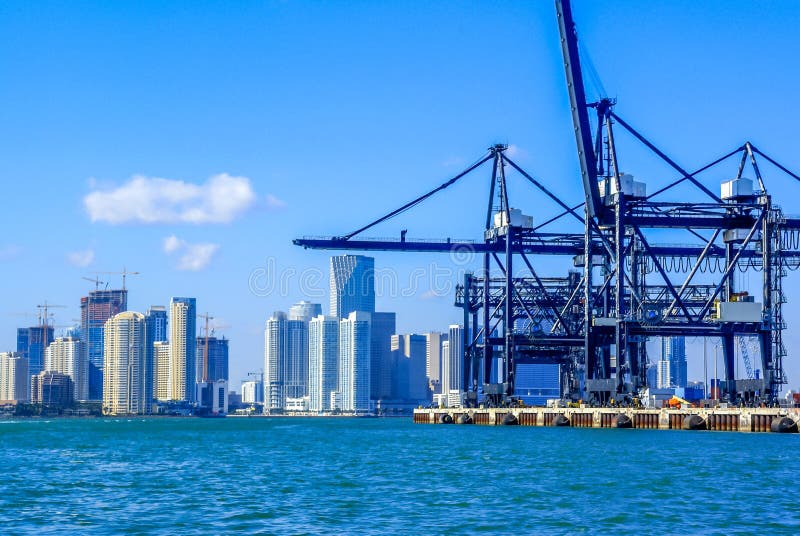 Terminal Del Puerto De Miami, La Florida Del Cargo Foto de archivo ...