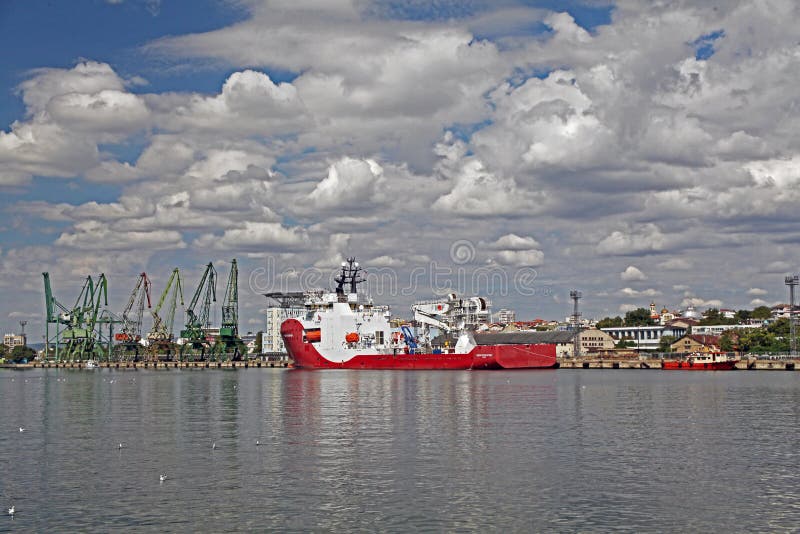 Port De Varna, Le Plus Grand Complexe De Port Maritime En Bulgarie ...