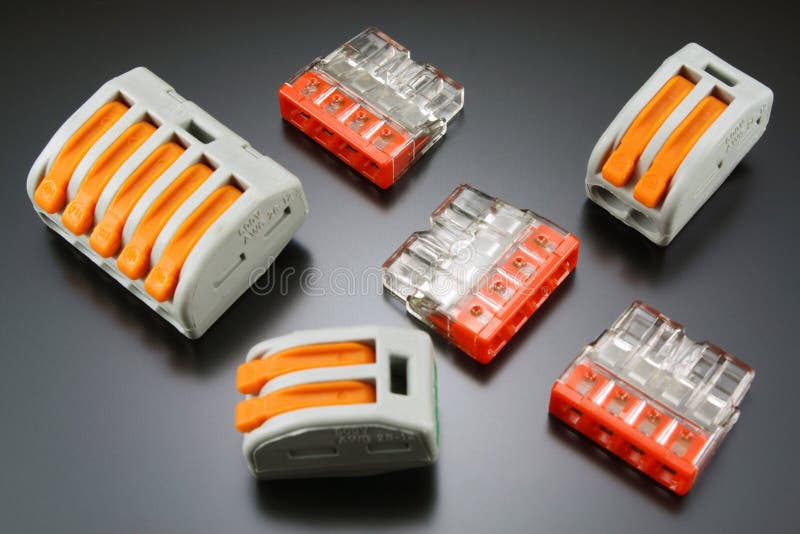 Terminals Voor Het Verbinden Van Draden Elektro Schakelaar Stock Foto ...