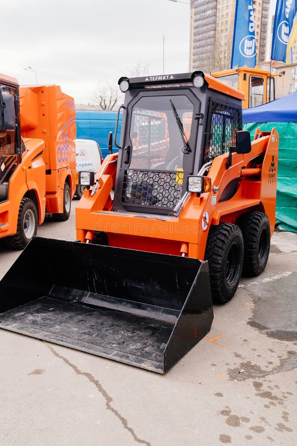 Mini loader Locust editorial stock image. Image of demonstration - 19735264