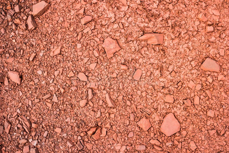Terra Mineral Do Ferro Vermelho Com Pedras Imagem de Stock - Imagem de ...