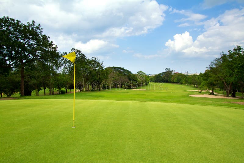 Terrain De Golf Avec Le Ciel Photo stock - Image du cours, vacances ...