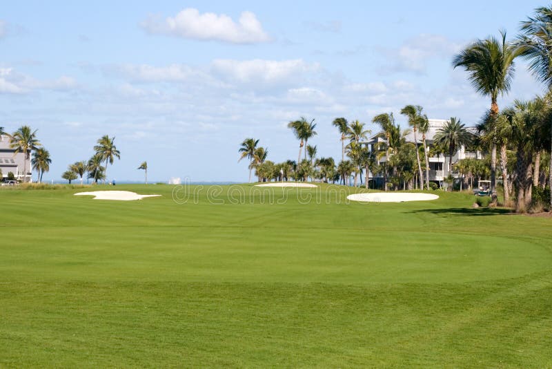 Terrain de golf photo stock. Image du cours, extérieur - 4750718
