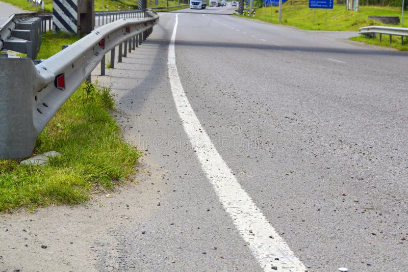 Terre-plein Central De Route Image stock - Image du route, sens: 25201145