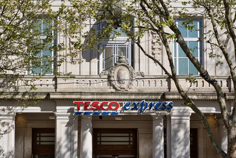 Tesco Express Supermarket at Night Editorial Photo - Image of 2021 ...