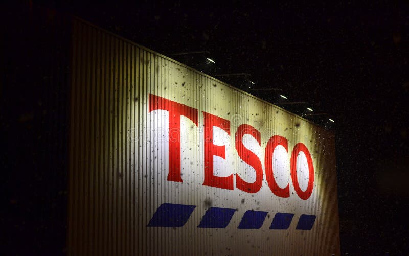 Tesco-Logo Auf Dem Supermarktschild Redaktionelles Stockfoto - Bild von ...