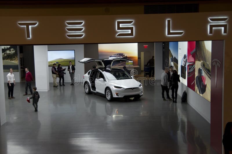 Tesla-Car Show-Raum in Bellevue-Mall Redaktionelles Stockbild - Bild ...