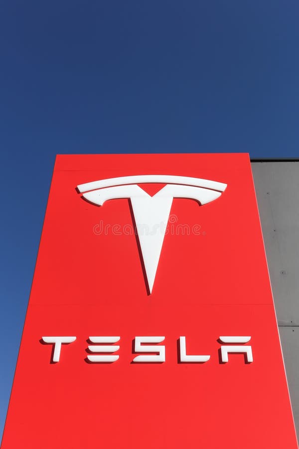 Tesla-Logo auf einer Wand redaktionelles stockfotografie. Bild von ...