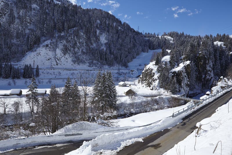 Tessin, Die Schweiz - Wende Einer Berg- Und Talbahn Stockbild - Bild ...