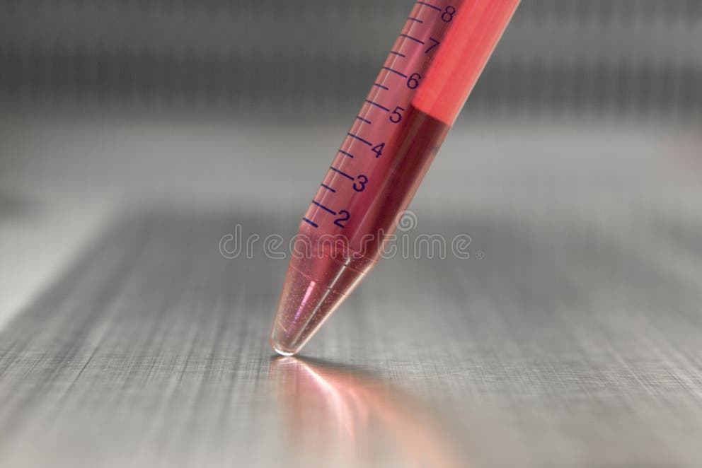 Test-buis Met Bloedsteekproef in Biolaboratorium Stock Foto - Image of ...