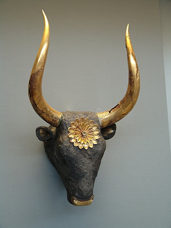 Testa Dorata Del Toro, Museo Di Olimpia, Grecia Fotografia Editoriale ...