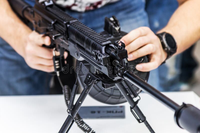 Testes De Armas Modernas E De Armamentos Em Mil. Internacional Foto de ...