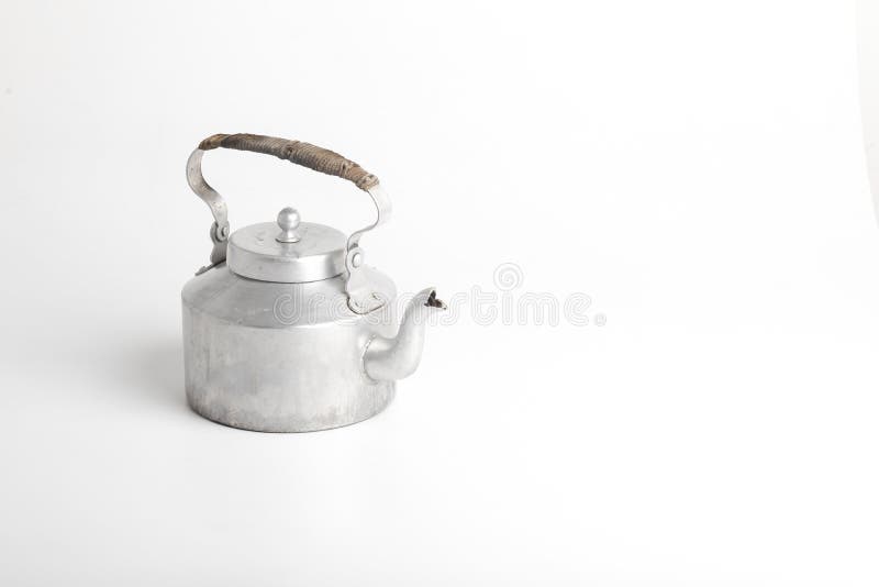 Tetera De Aluminio O Tetera Sobre Fondo Blanco Imagen de archivo ...