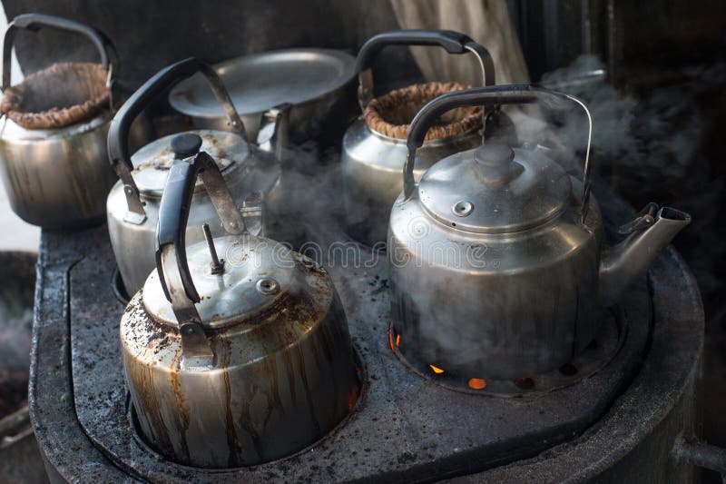 Tetera en el fuego imagen de archivo. Imagen de alimento - 88964773