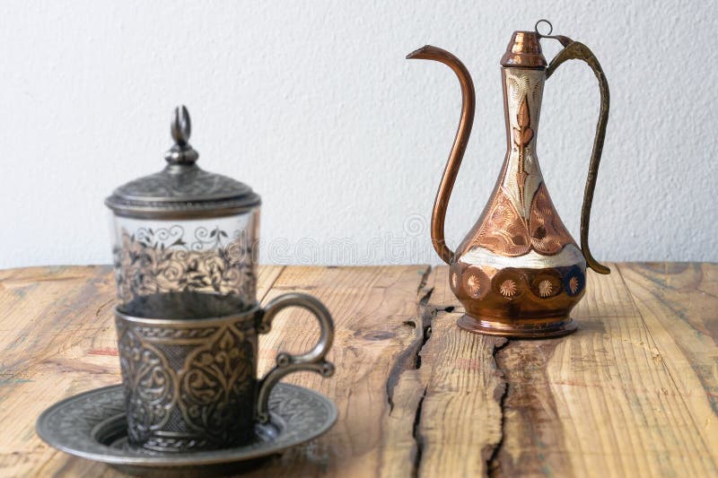 Tetera Turca Con La Decoración árabe Foto de archivo - Imagen de bebida ...